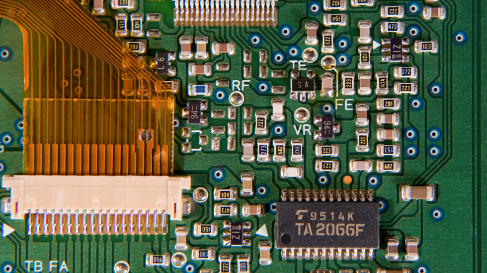 Comparison Between Standard PCB and Metal Core PCB - Nova Engineering Comparison Between Standard PCB and Metal Core PCB - Nova Engineering